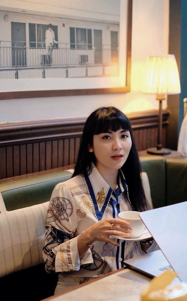 CURHATAN YENNY ARIANTI JADI MODEL MAJALAH DEWASA - Selebcam